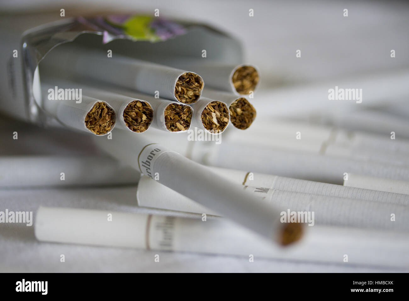 Schaden rauchen -Fotos und -Bildmaterial in hoher Auflösung – Alamy