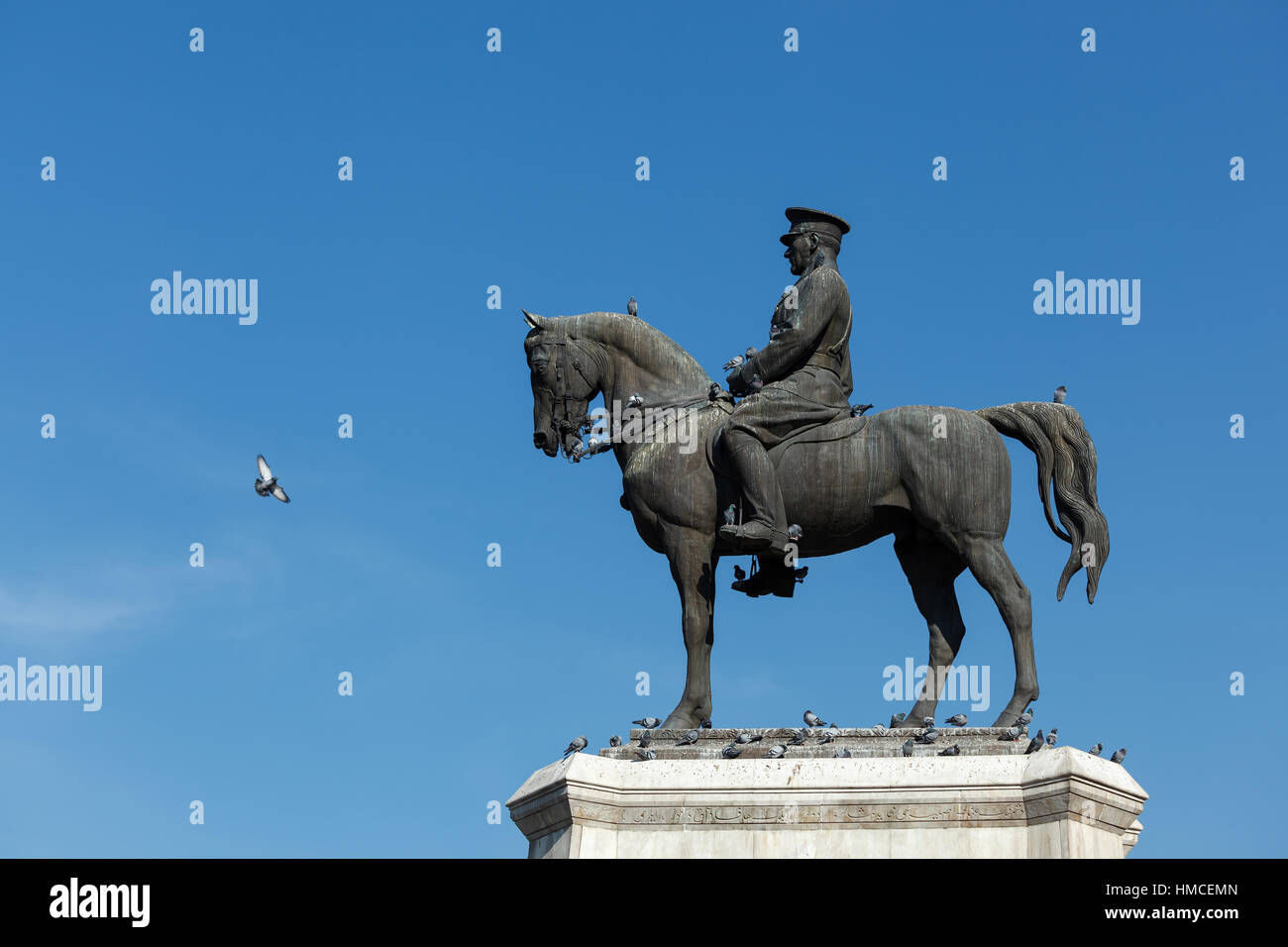 Turkey statue ataturk founder turkey -Fotos und -Bildmaterial in hoher ...