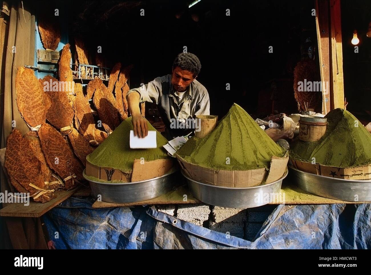 Sanaa souk -Fotos und -Bildmaterial in hoher Auflösung - Seite 3 - Alamy