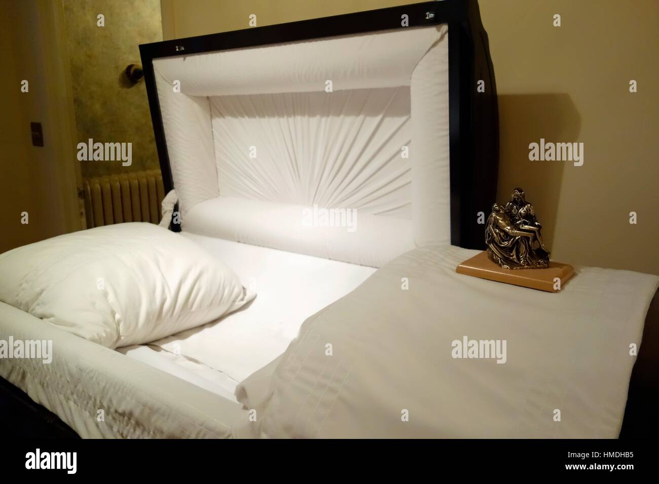 Offener Sarg Stockfotos und -bilder Kaufen - Alamy