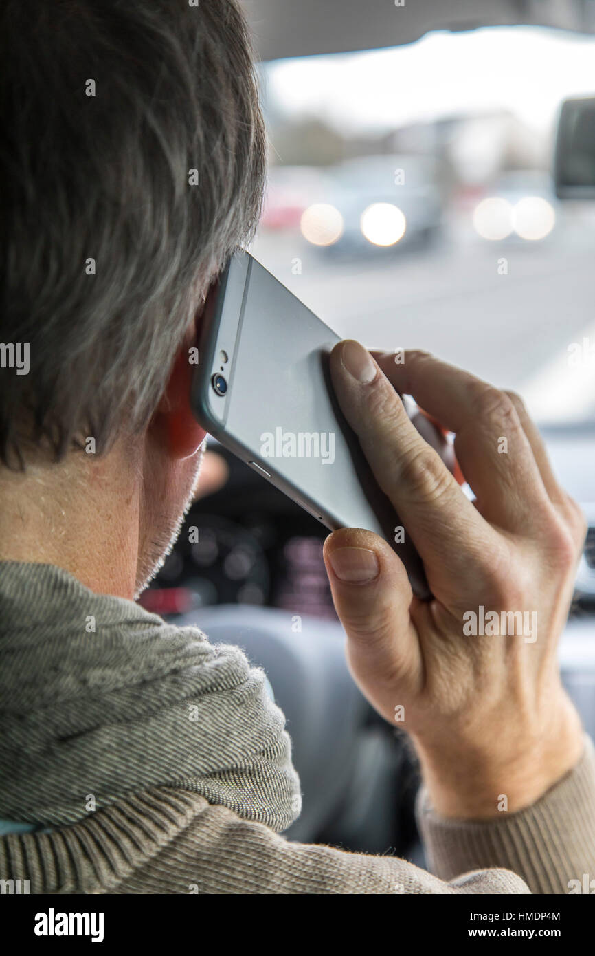 Car phone -Fotos und -Bildmaterial in hoher Auflösung – Alamy