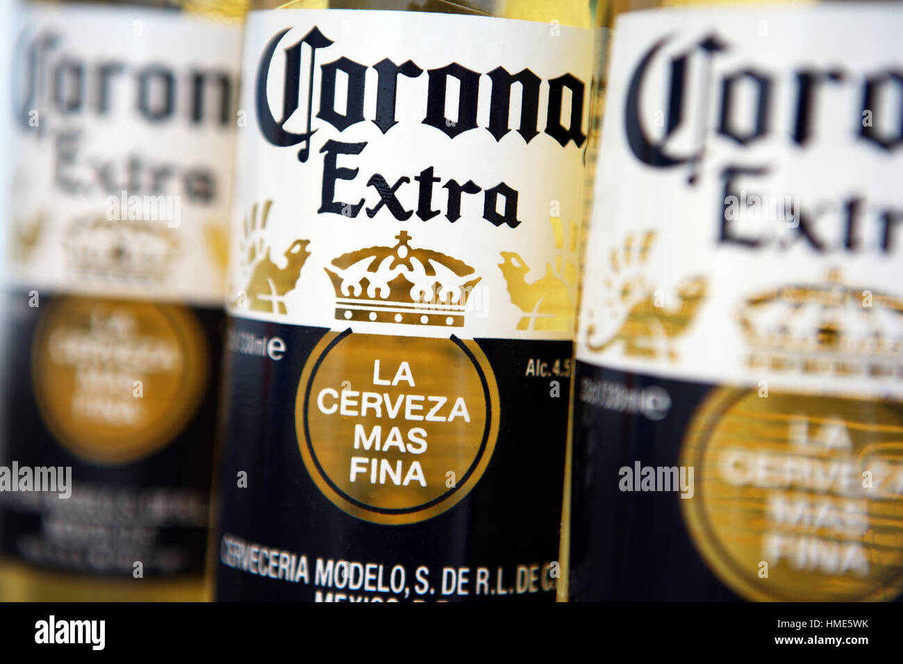 Corona Extra Mexikanisches Bier Stockfotos und -bilder Kaufen - Alamy