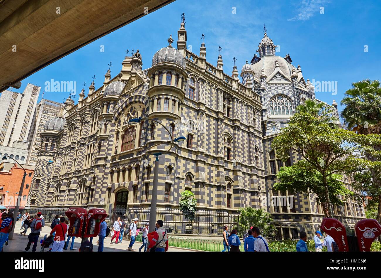 Palacio De La Cultura Rafael Uribe Palace und Fernando Botero Platz Plaza, Medellin, Antioquia ...