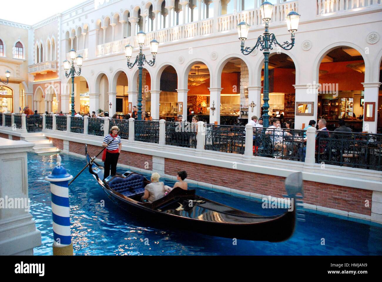 Gondelboot drinnen -Fotos und -Bildmaterial in hoher Auflösung – Alamy