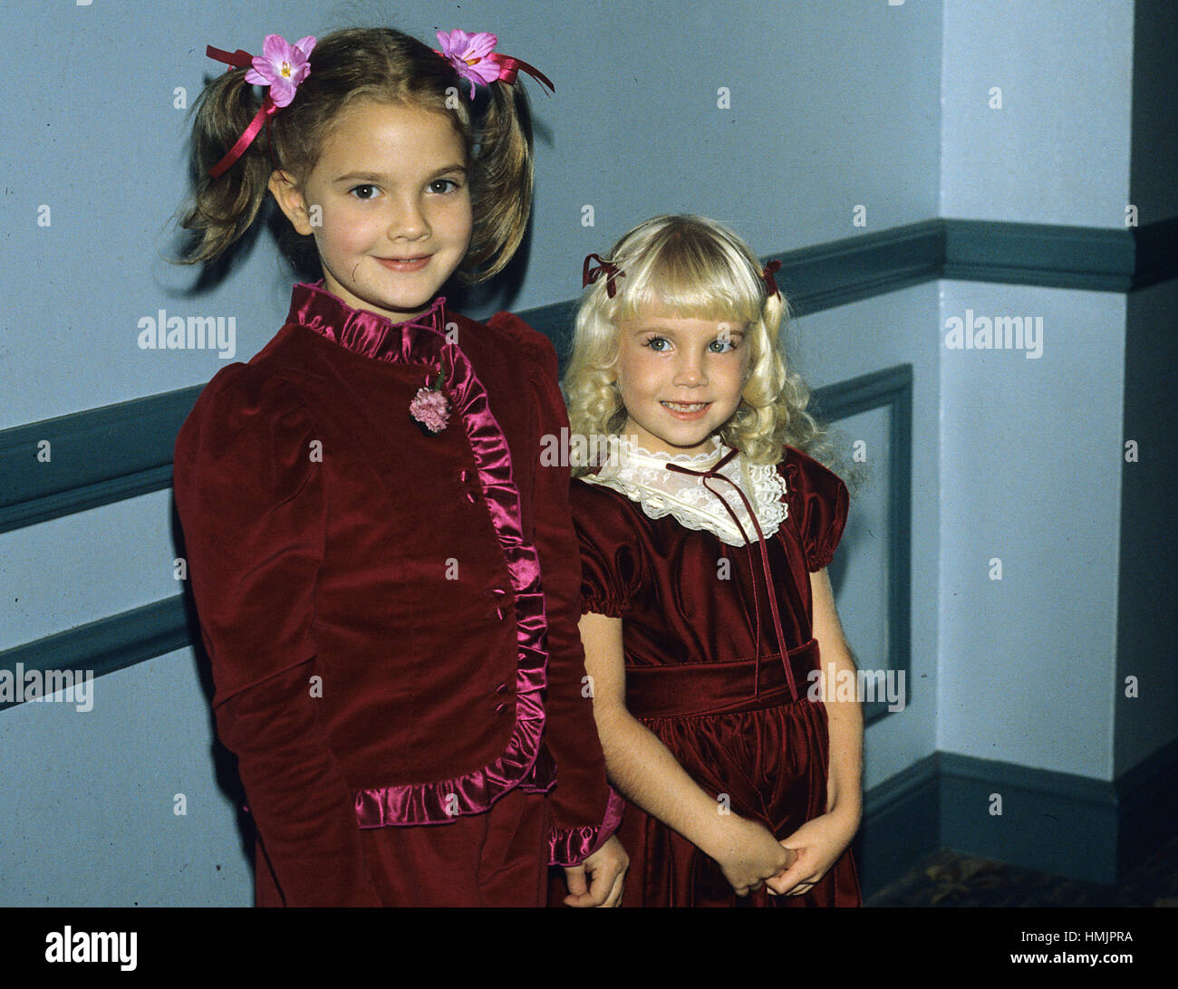 Drew Barrymore und Heather O'Rourke von Nancy Barr dargestellt ...