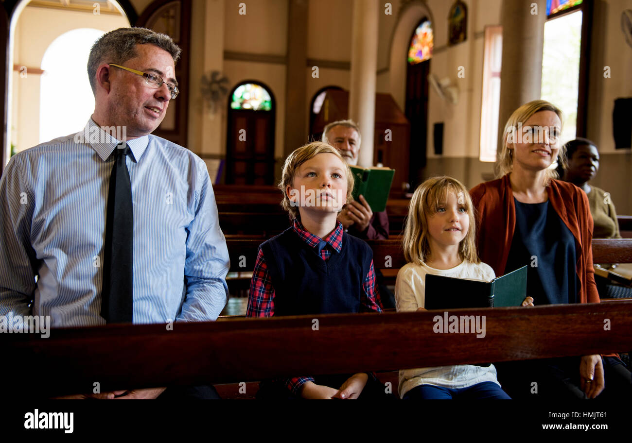 Gnade gemeinschaftskirche -Fotos und -Bildmaterial in hoher Auflösung – Alamy