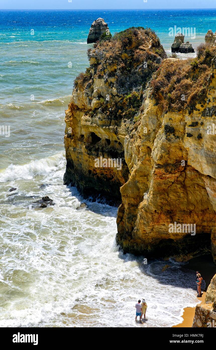 Menschen auf pinhao beach lagos -Fotos und -Bildmaterial in hoher ...