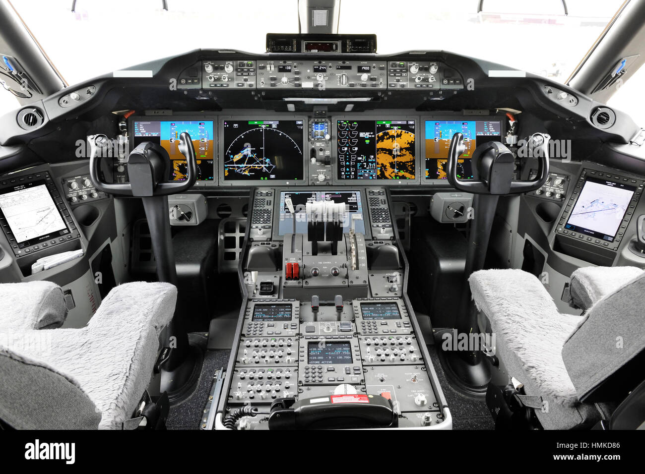 B 787 cockpit -Fotos und -Bildmaterial in hoher Auflösung – Alamy