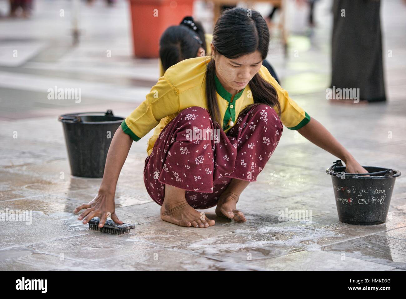 Fussboden schrubben -Fotos und -Bildmaterial in hoher Auflösung – Alamy