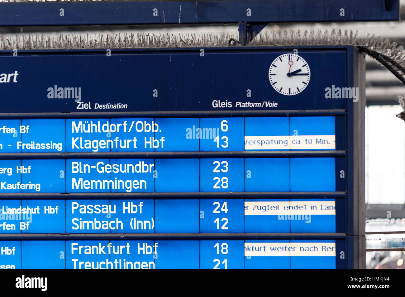 Display Board Deutsche Bahn Train Stockfotos & Display Board Deutsche ...