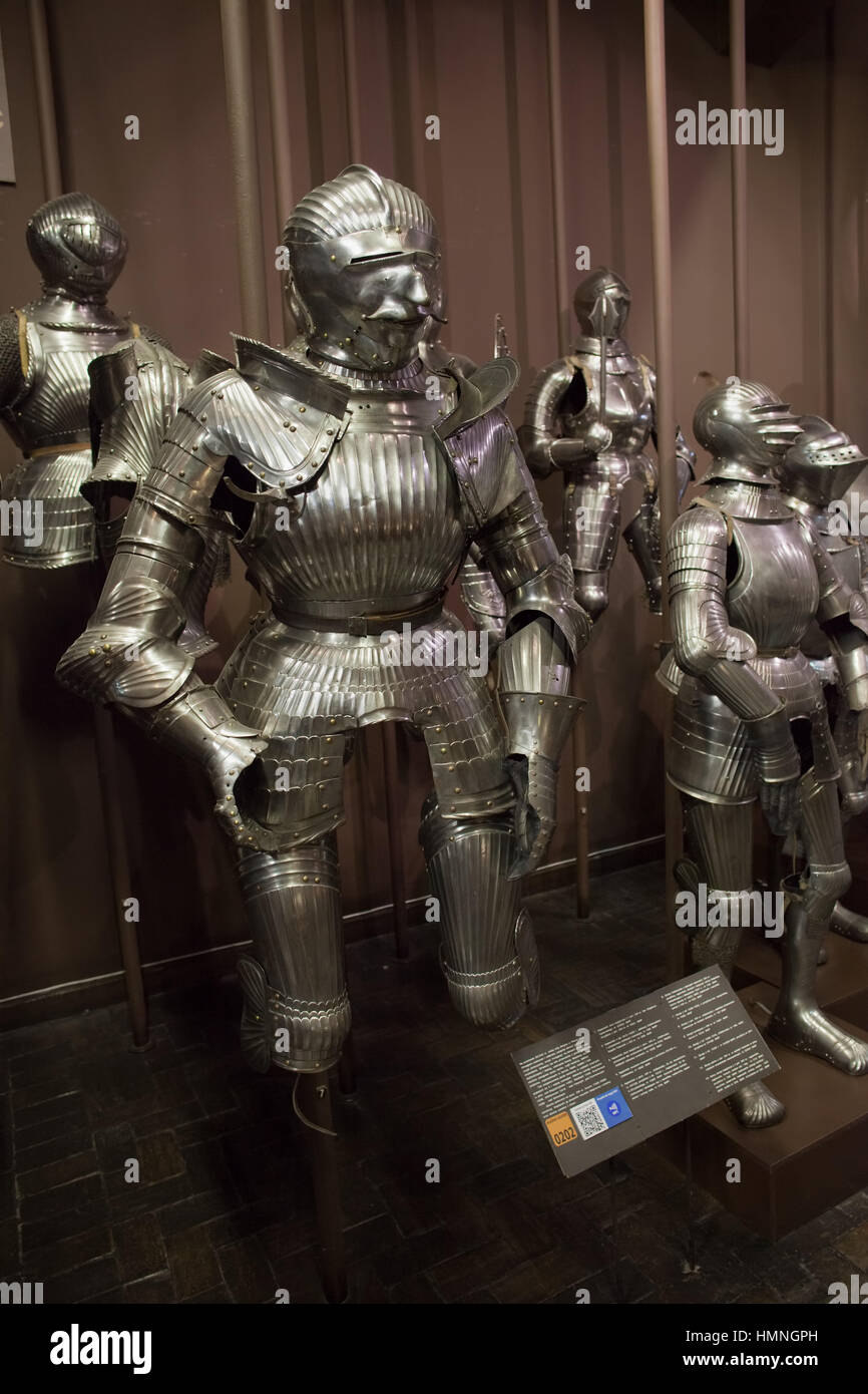 Voller Teller Rüstungen Ritter, Ausstellung im polnischen Armee-Museum ...