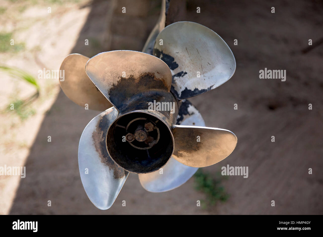 Outboard motor propeller -Fotos und -Bildmaterial in hoher Auflösung ...