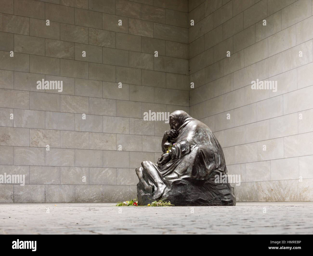 Mutter mit ihrem toten sohn -Fotos und -Bildmaterial in hoher Auflösung – Alamy