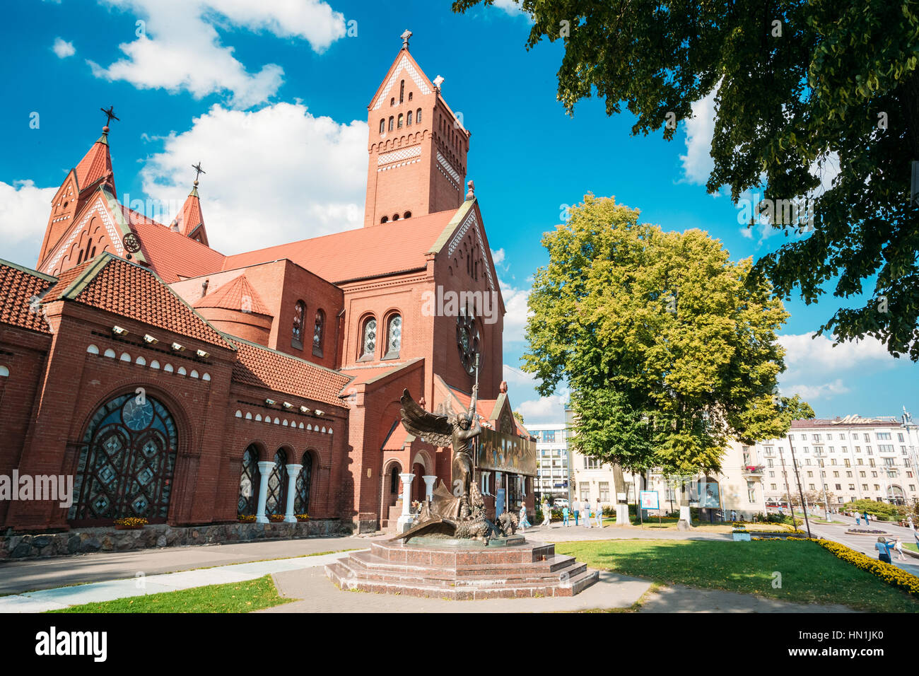 Archangel michael with dragon -Fotos und -Bildmaterial in hoher Auflösung – Alamy