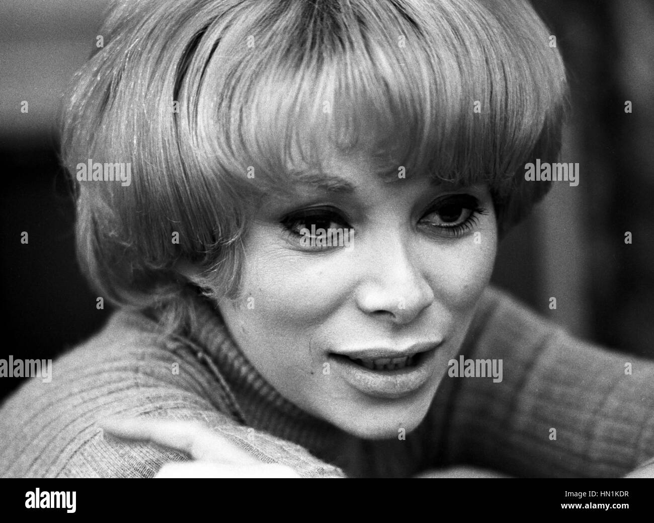Mireille Darc Stockfotos und -bilder Kaufen - Alamy