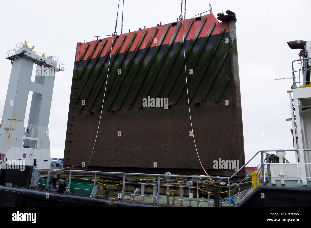 Kran auf schiff -Fotos und -Bildmaterial in hoher Auflösung – Alamy