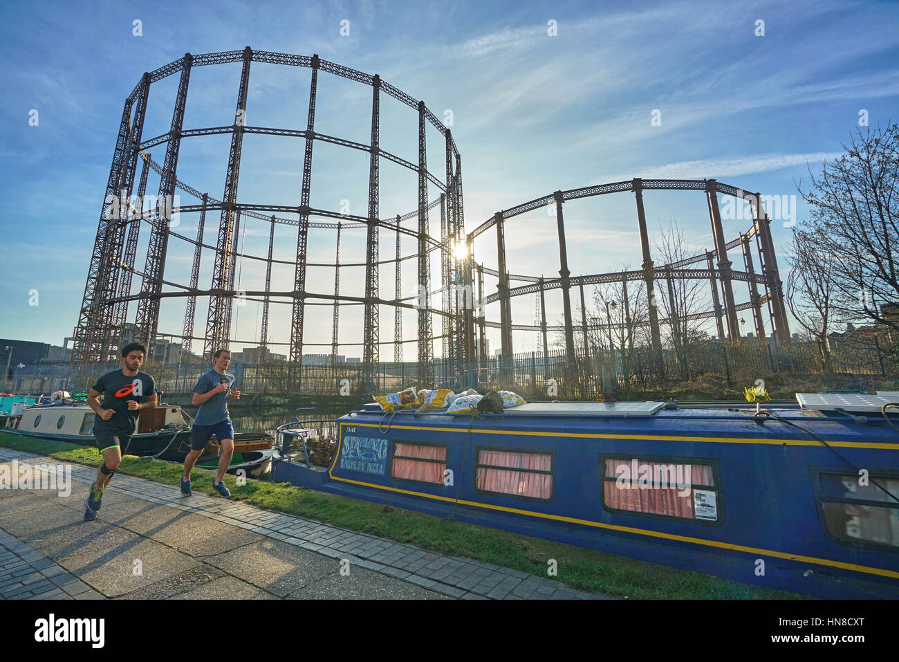 Gas holders -Fotos und -Bildmaterial in hoher Auflösung – Alamy