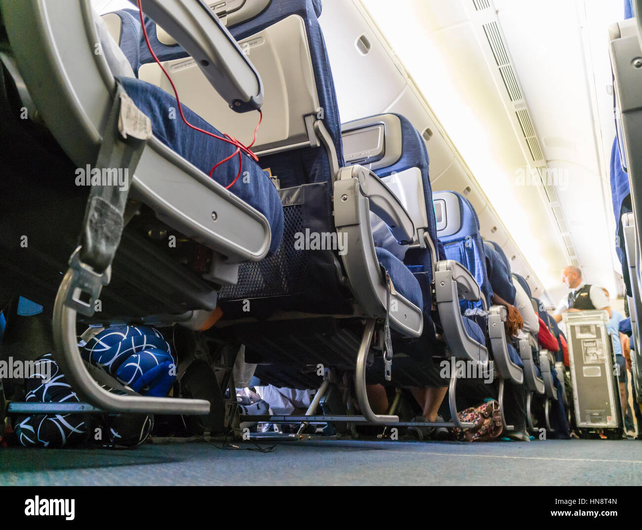 A flight attendant -Fotos und -Bildmaterial in hoher Auflösung – Alamy