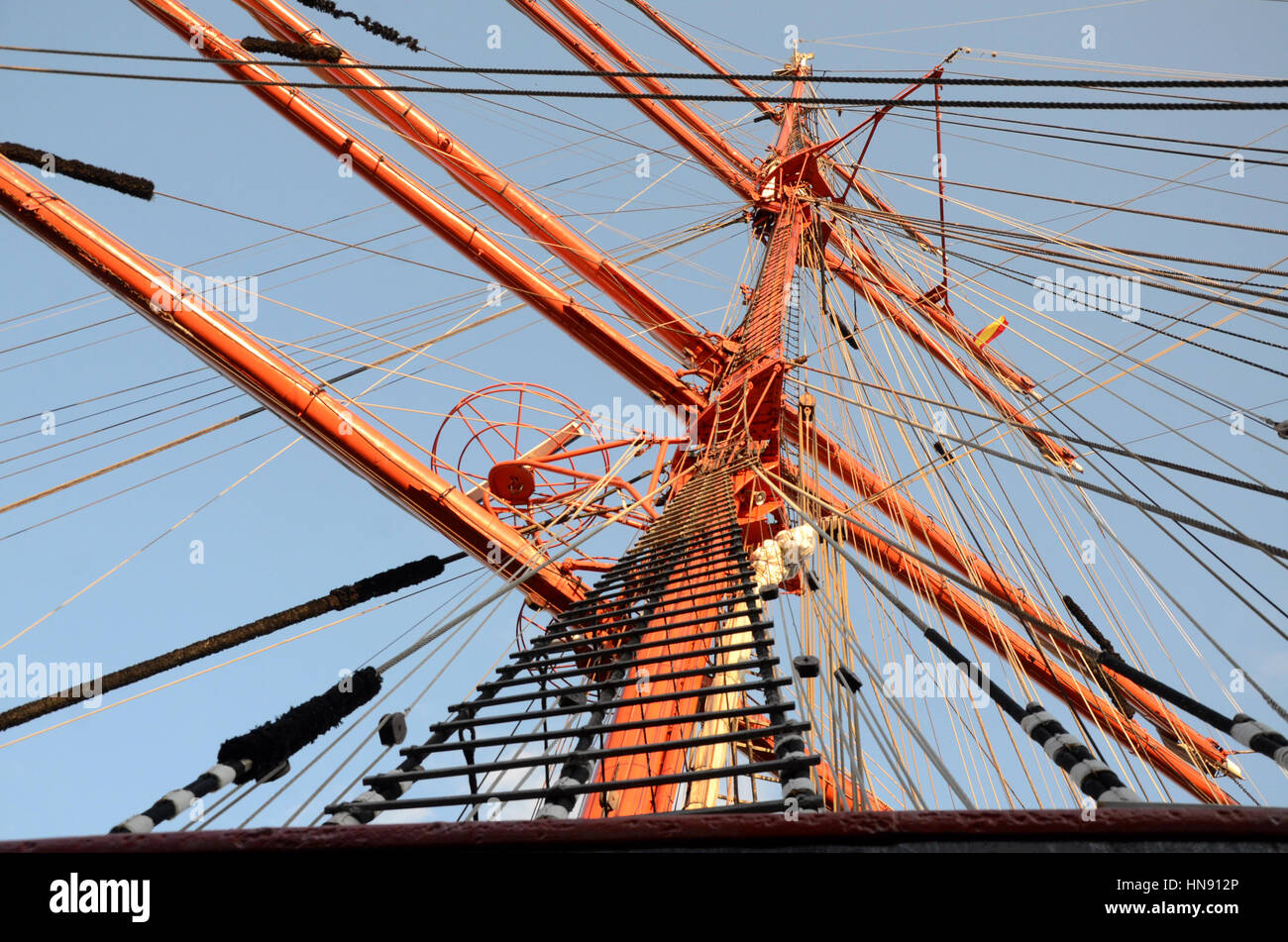 Eines der vier Masten des Schiffes Sedov. Der STS Sedov ist eine 4-Mast ...