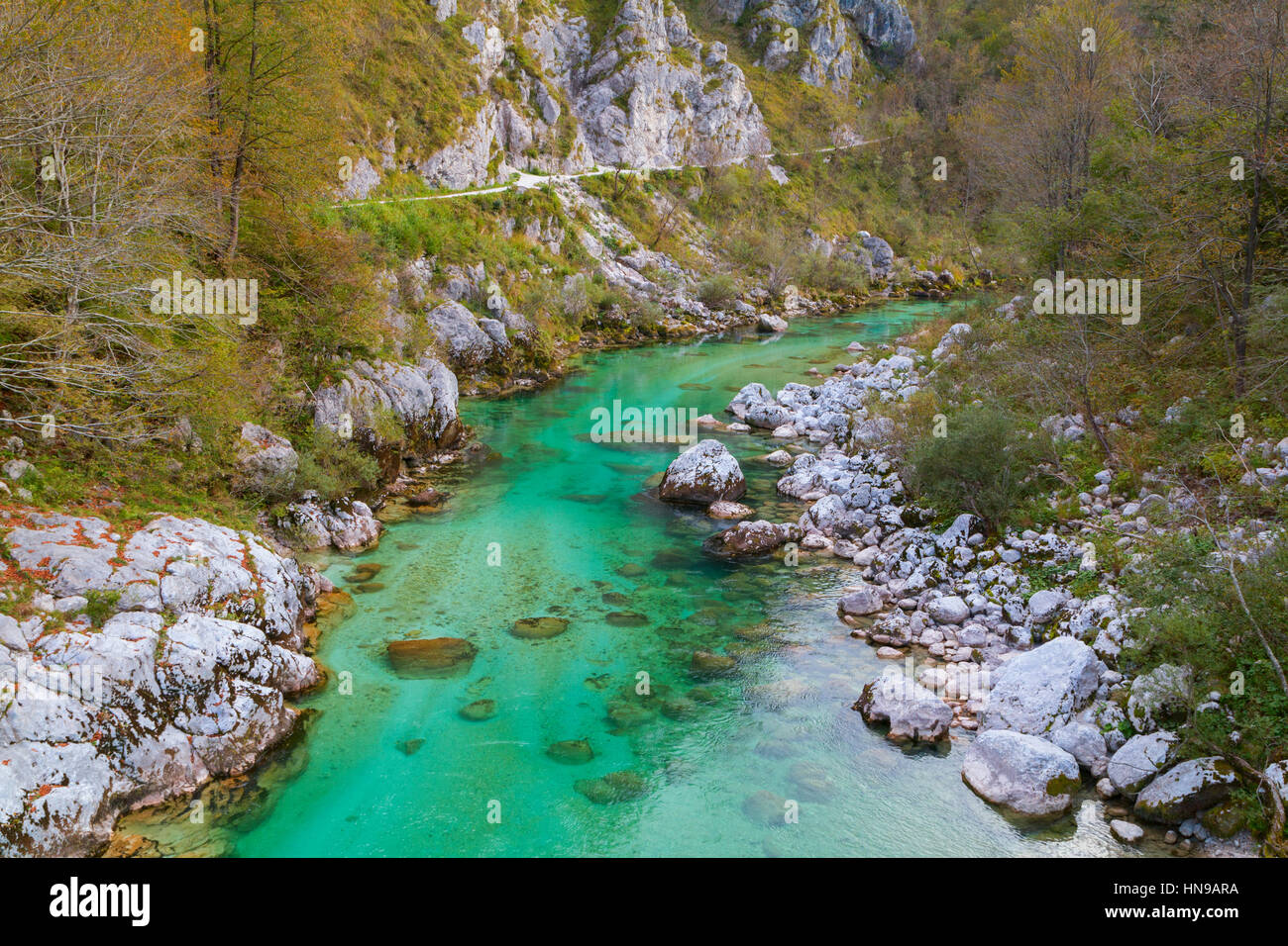 Schönen Soca Fluss im Herbst im Triglav Nationalpark in Slowenien ...