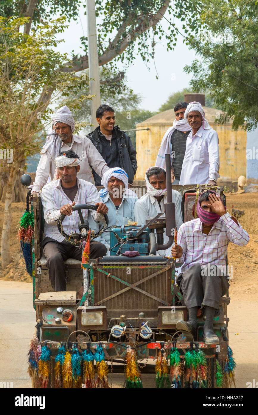 Rasthan dorfbewohner -Fotos und -Bildmaterial in hoher Auflösung – Alamy