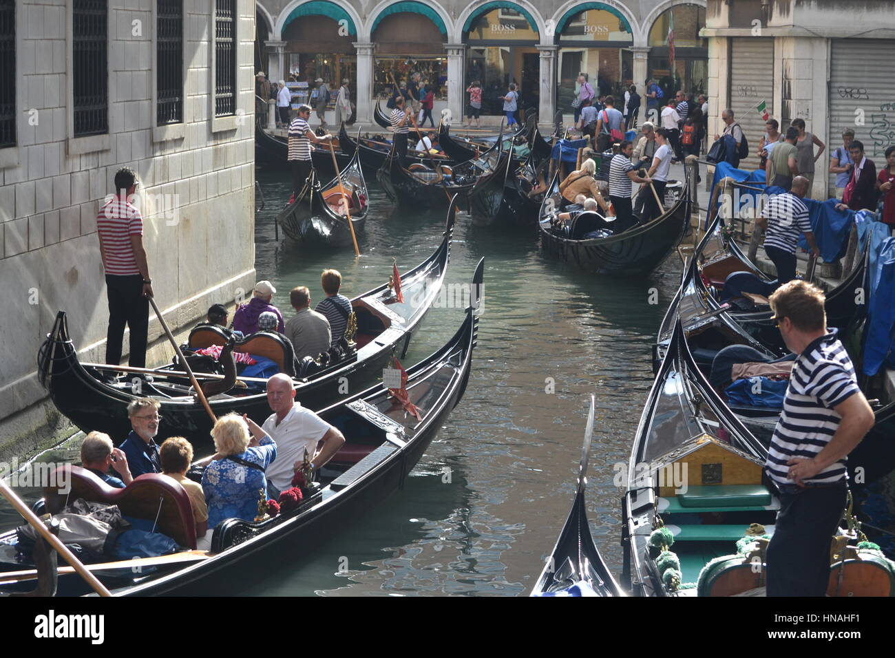 Gondole ruderboot boote -Fotos und -Bildmaterial in hoher Auflösung – Alamy