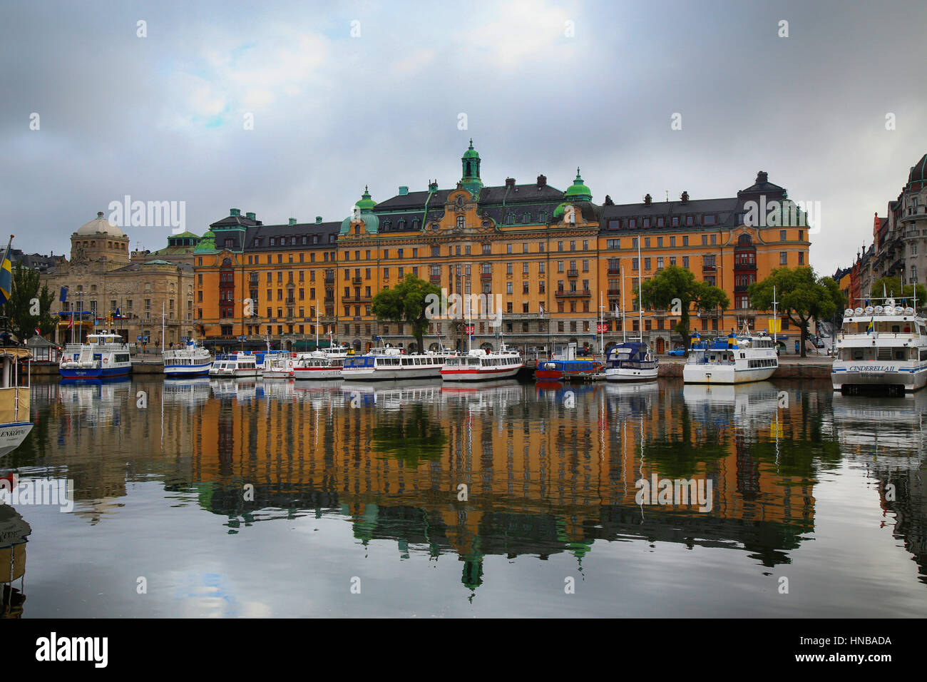 STOCKHOLM, Schweden - 20. August 2016: Viele Leute gehen und besuchen ...