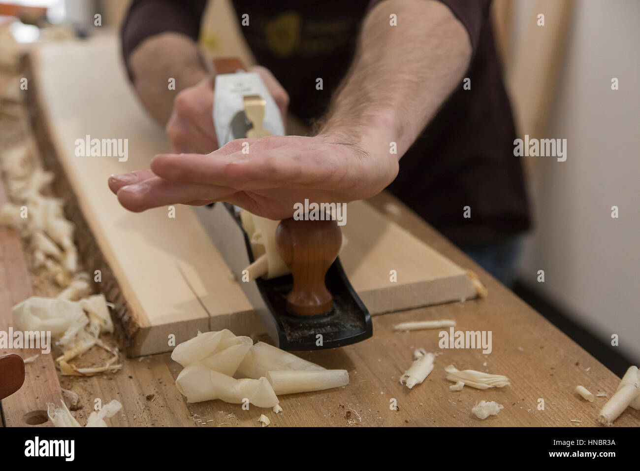 Zimmermann bei der arbeit -Fotos und -Bildmaterial in hoher Auflösung ...