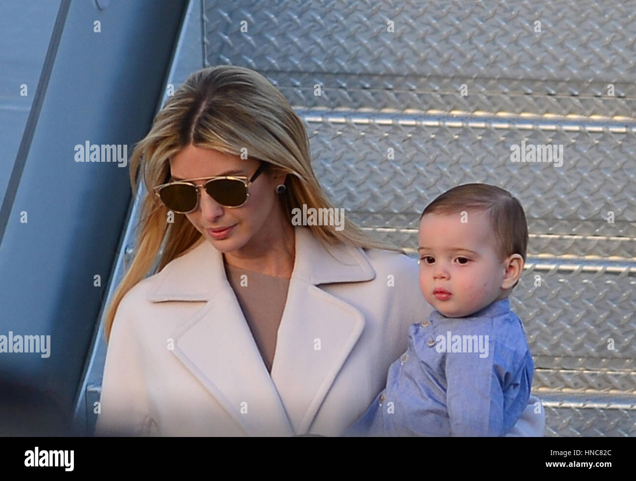 West Palm Beach, FL, USA. 10. Februar 2017. Ivanka Trump walk of Air ...
