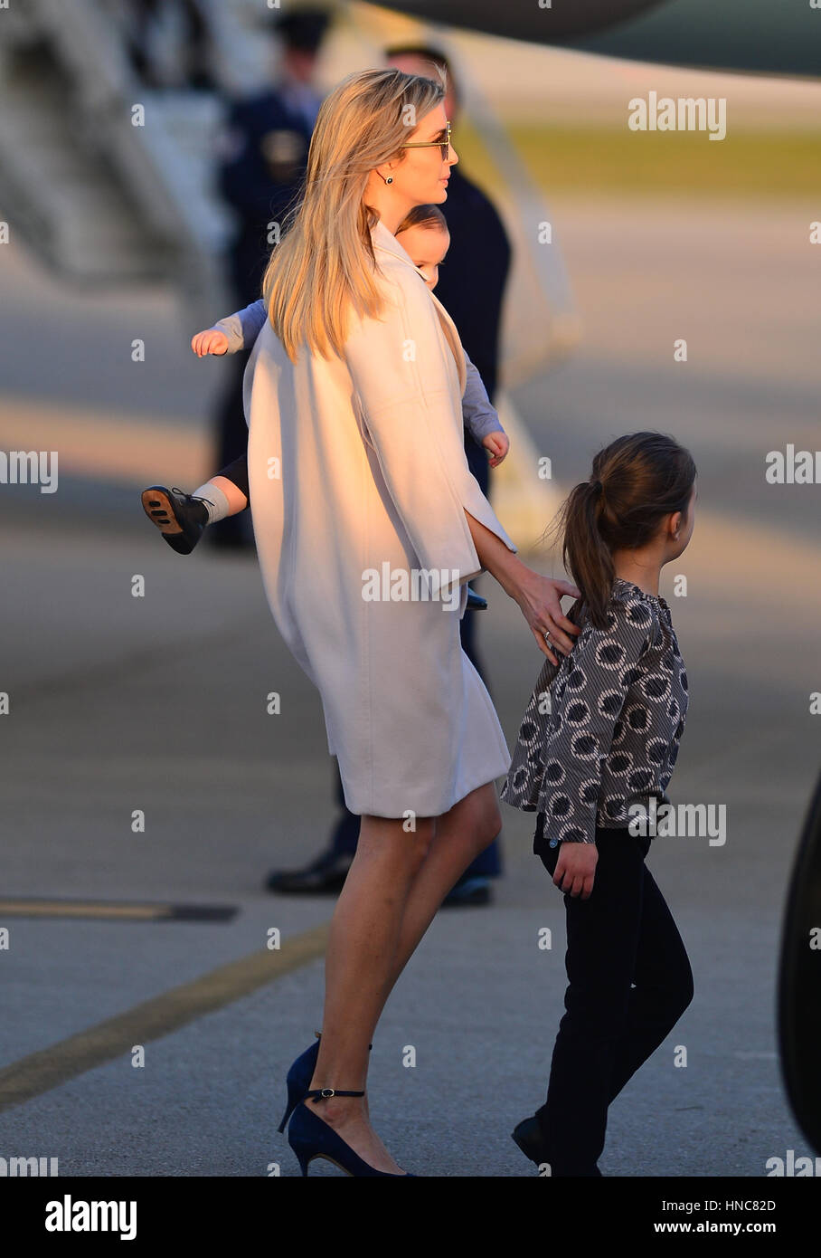 West Palm Beach, FL, USA. 10. Februar 2017. Ivanka Trump walk of Air ...