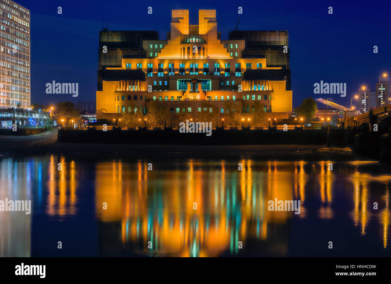 M16 london -Fotos und -Bildmaterial in hoher Auflösung – Alamy