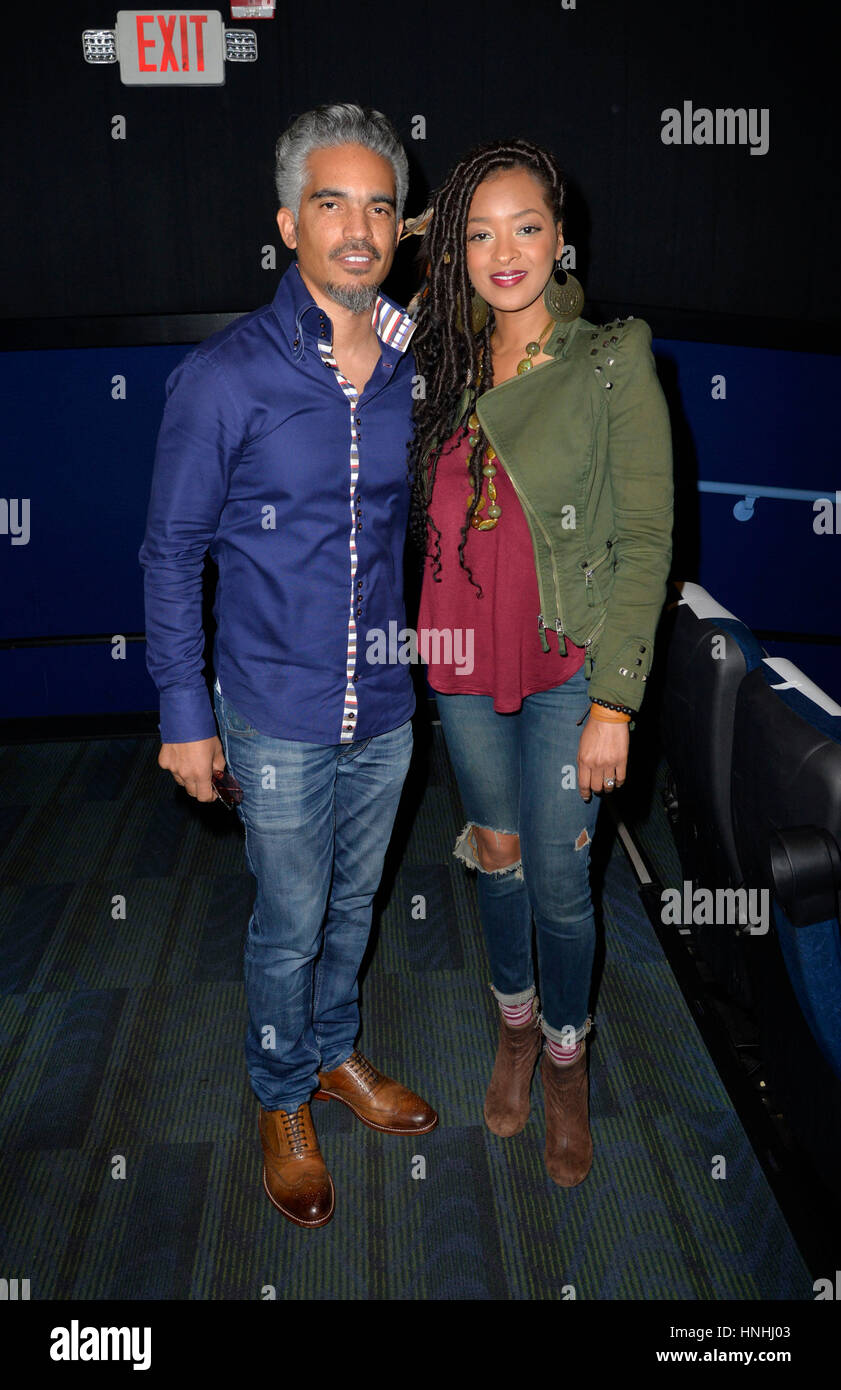 LOS ANGELES, CA - 12 Februar: Sol Aponte, Jennia Fredrique Aponte in ...