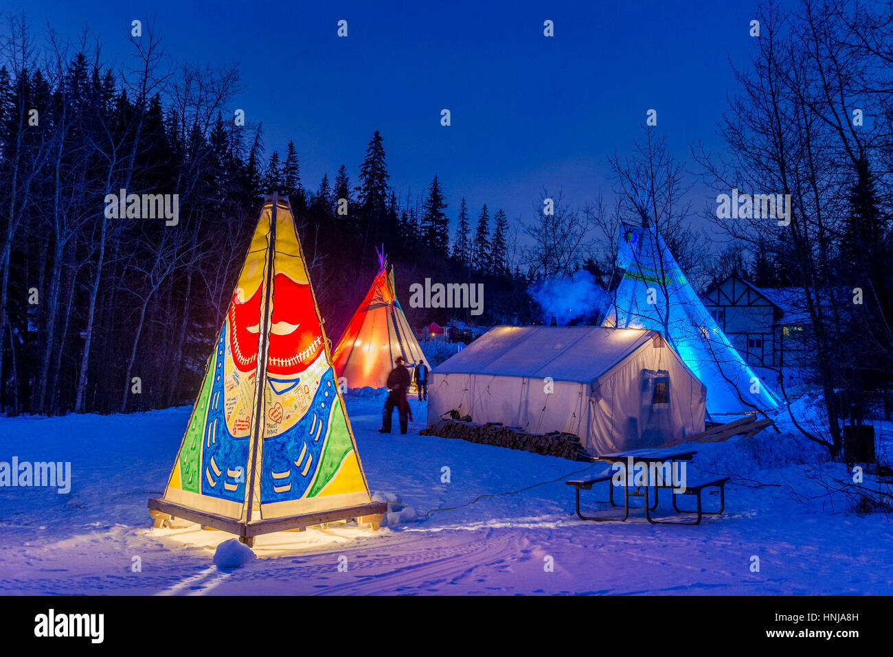 First nations tipi tipis -Fotos und -Bildmaterial in hoher Auflösung ...