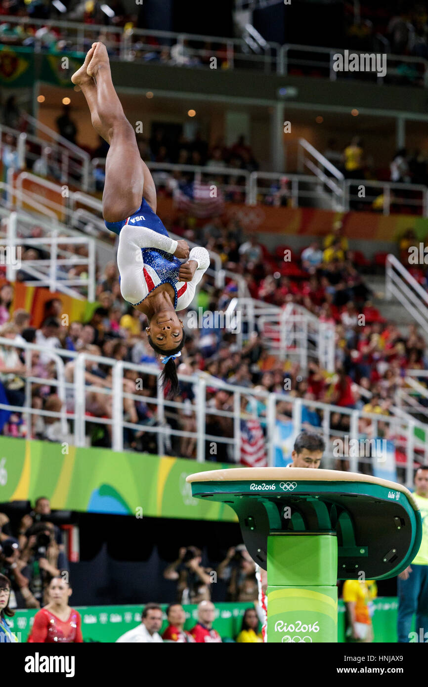 Simone Biles Usa Vault Stockfotos und -bilder Kaufen - Alamy
