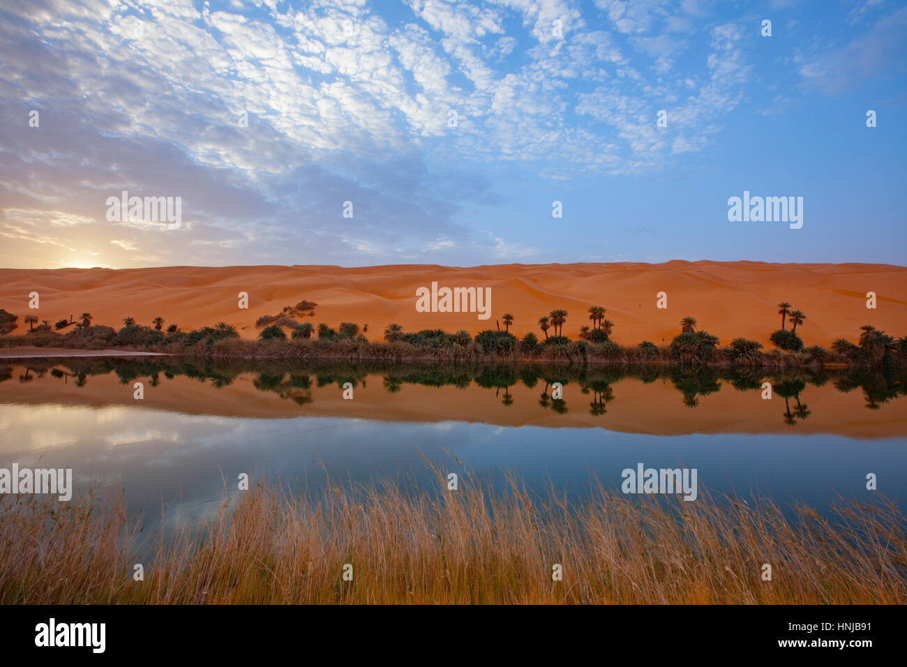 Umm-al-Maa See Reflexionen, Sahara Wüste, Libyen Ubari Seen, Ubari Sand ...