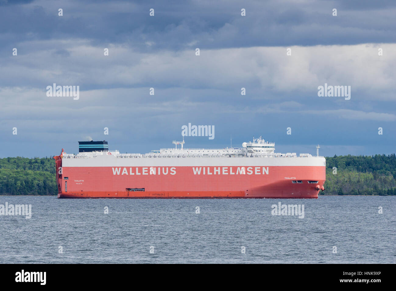 Frachter auto -Fotos und -Bildmaterial in hoher Auflösung – Alamy