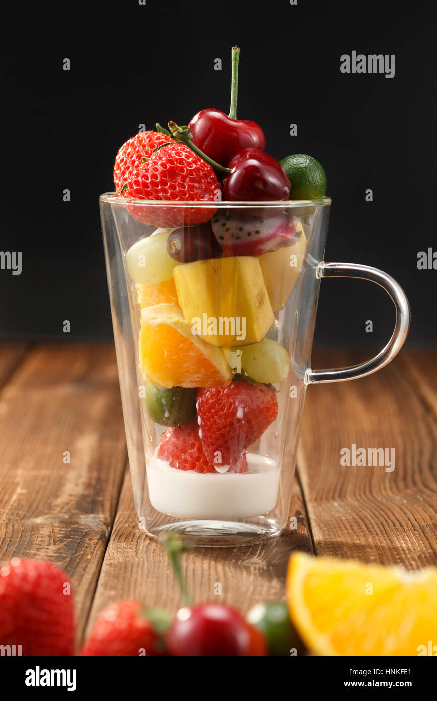Obstbecher Salat Stockfotos und -bilder Kaufen - Alamy