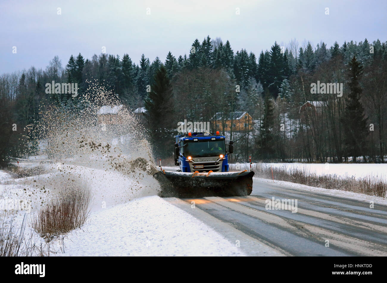 Autobahnwartungsfahrzeug, das winterschnee arbeitet -Fotos und ...