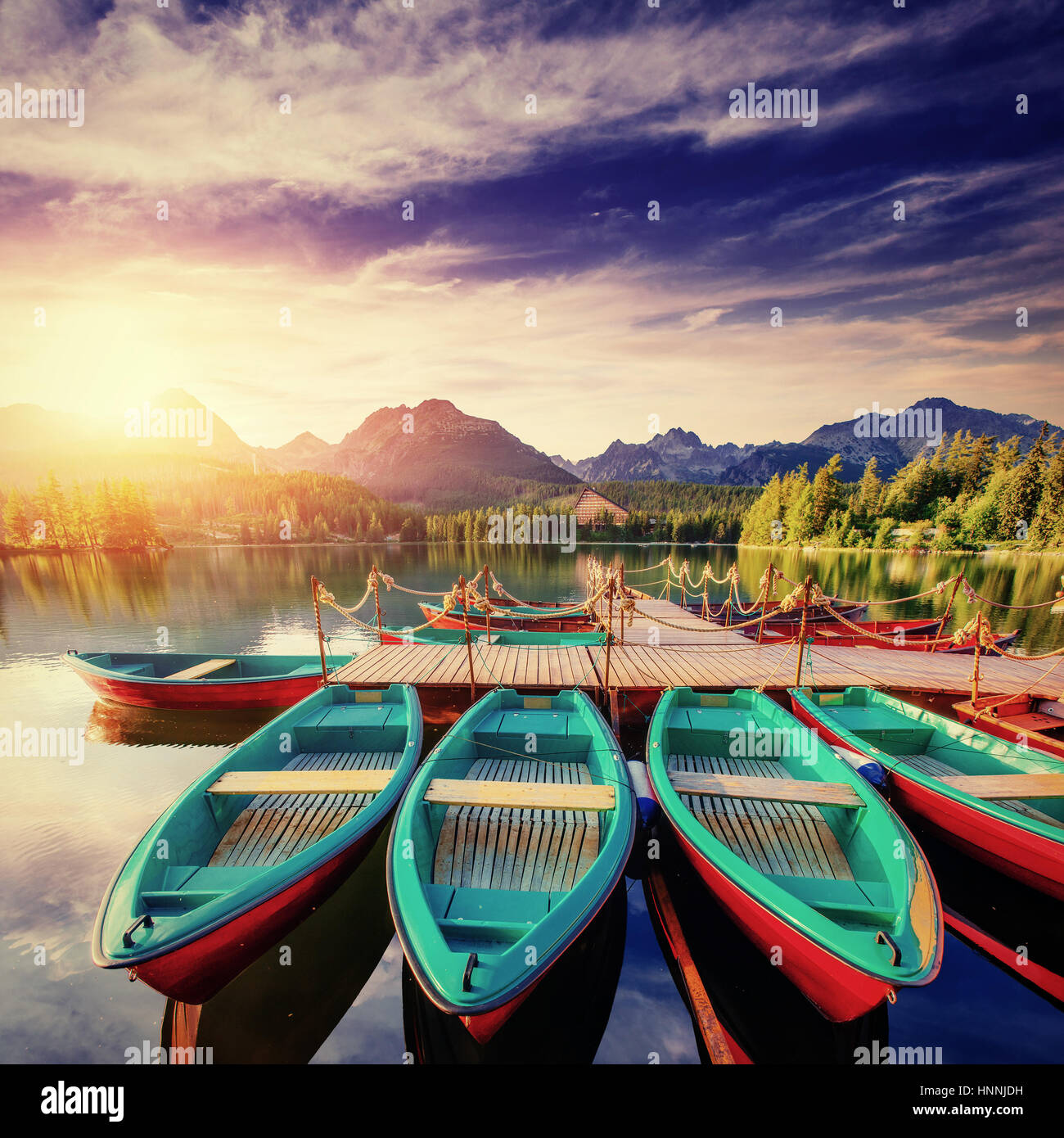 Flussboot Herbst Stockfotos und -bilder Kaufen - Alamy