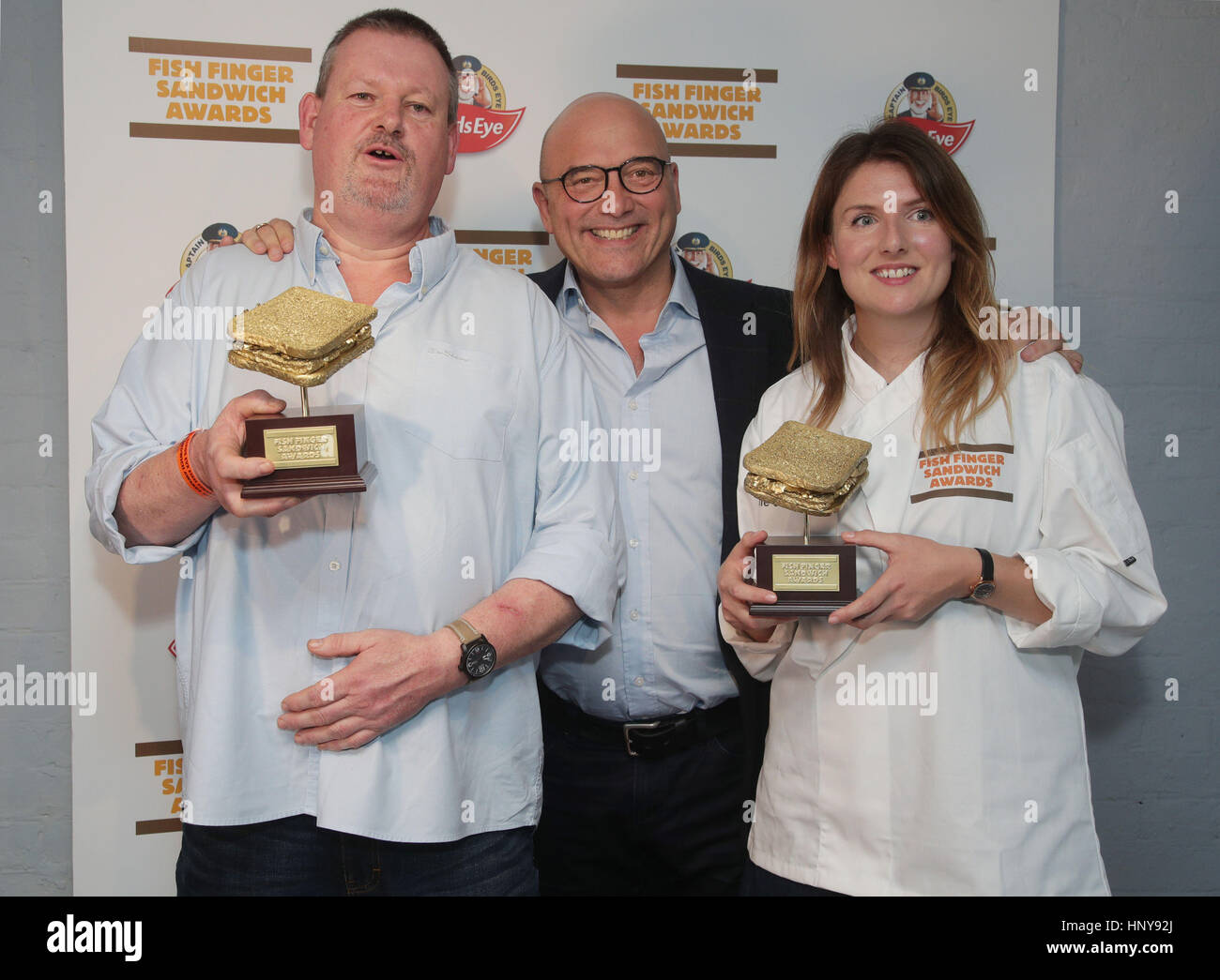 Einer der Richter Gregg Wallace (Mitte) mit den Gewinnern Gabrielle ...