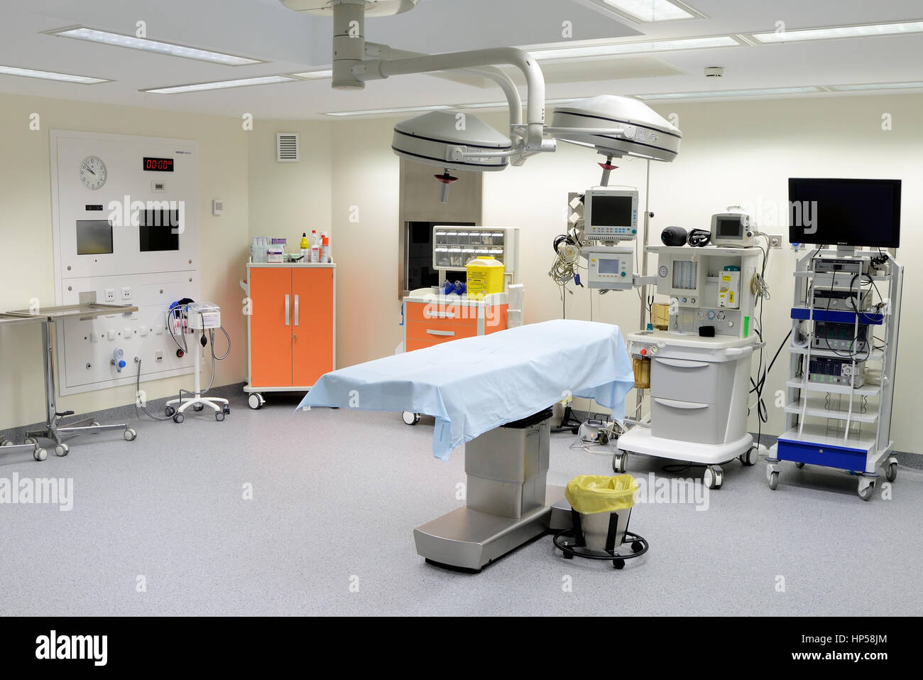 Eine leere OP-Saal mit moderner Ausstattung Stockfotografie - Alamy