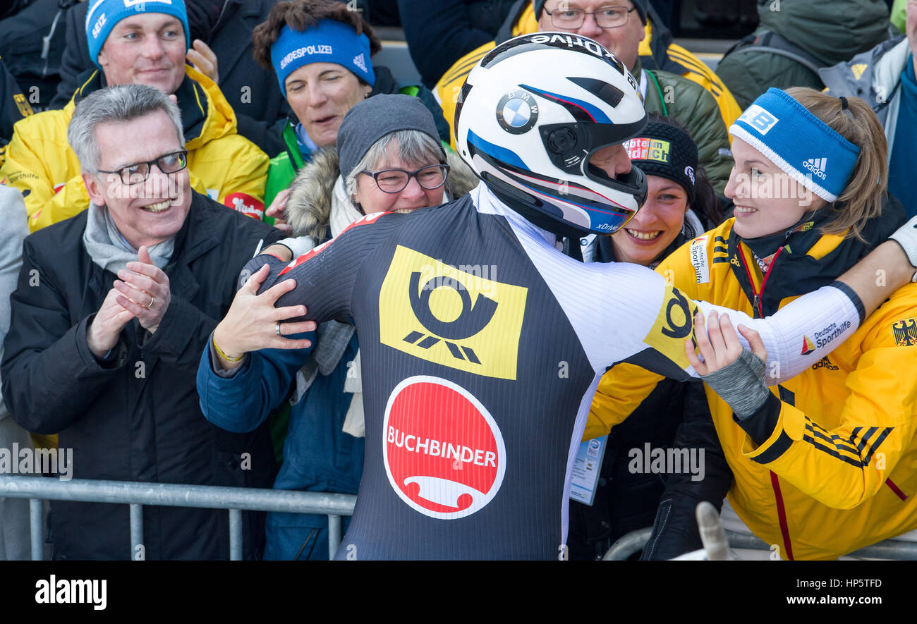 Bob-Sportler Thorsten Margis aus Deutschland feiert seinen 1. Platz ...