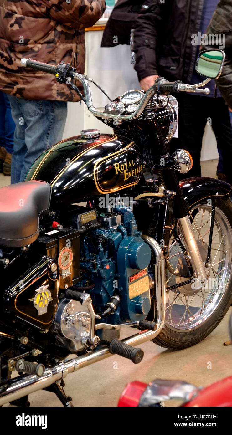 Royal enfield diesel motorcycle -Fotos und -Bildmaterial in hoher ...