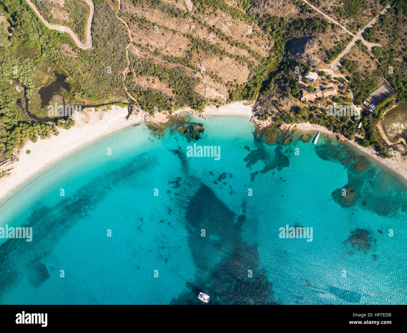 Luftaufnahme von Rondinara Strand in Korsika in Frankreich ...