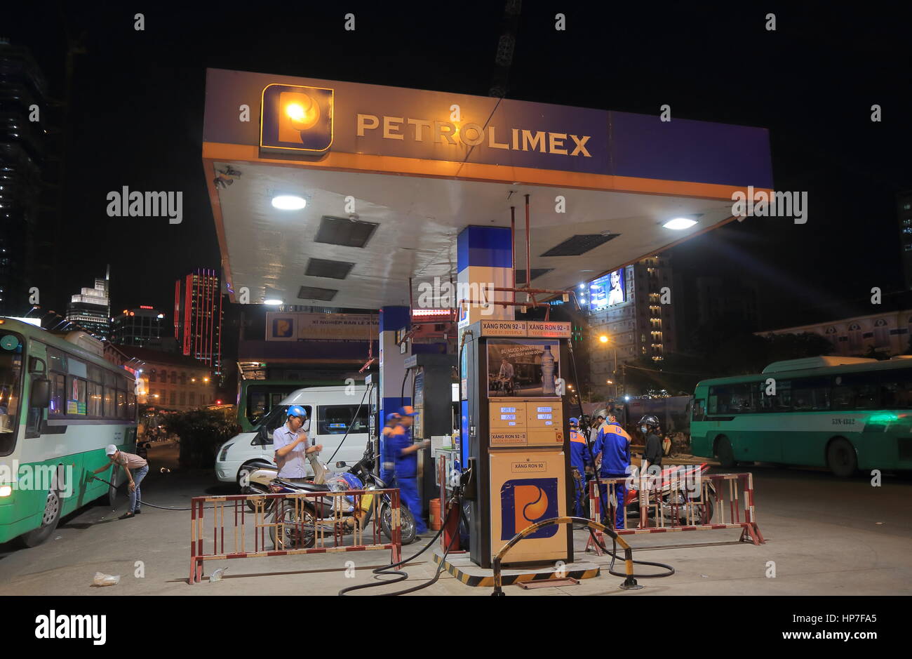 Moderne tankstelle -Fotos und -Bildmaterial in hoher Auflösung – Alamy