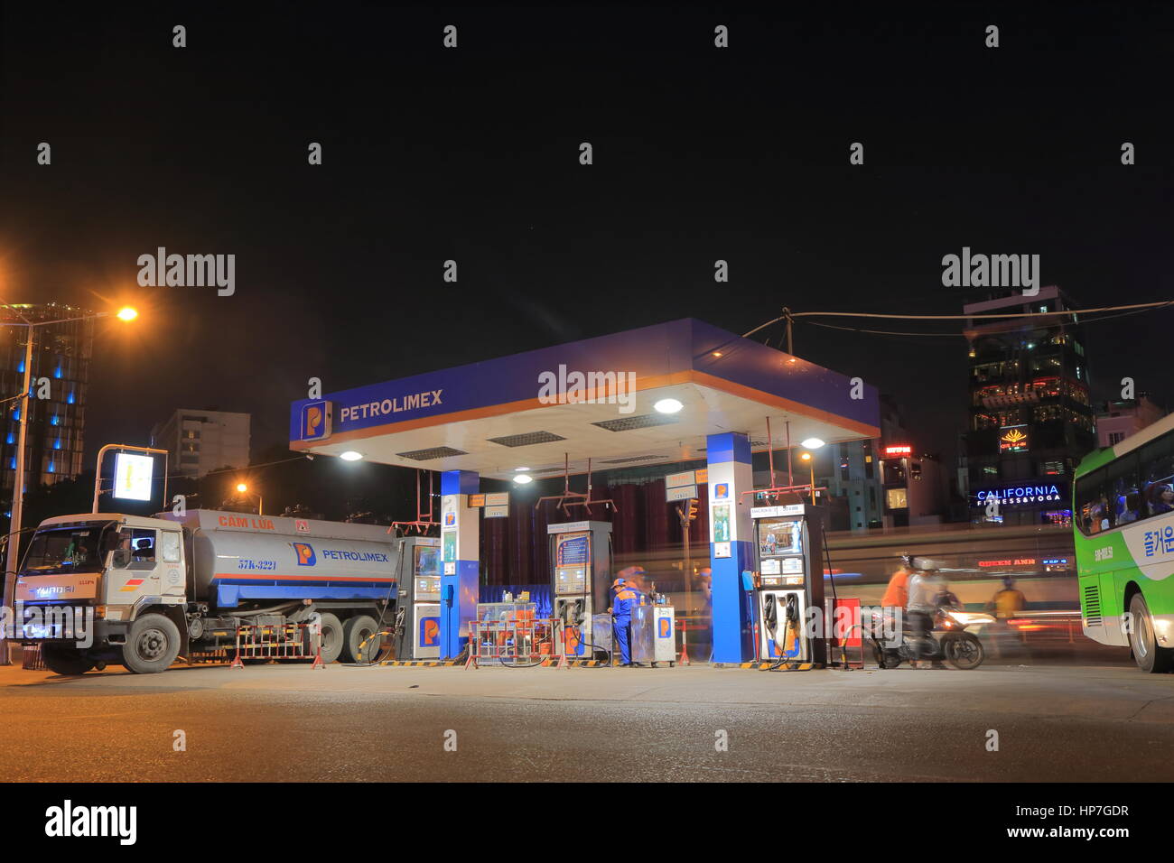 Moderne tankstelle -Fotos und -Bildmaterial in hoher Auflösung – Alamy