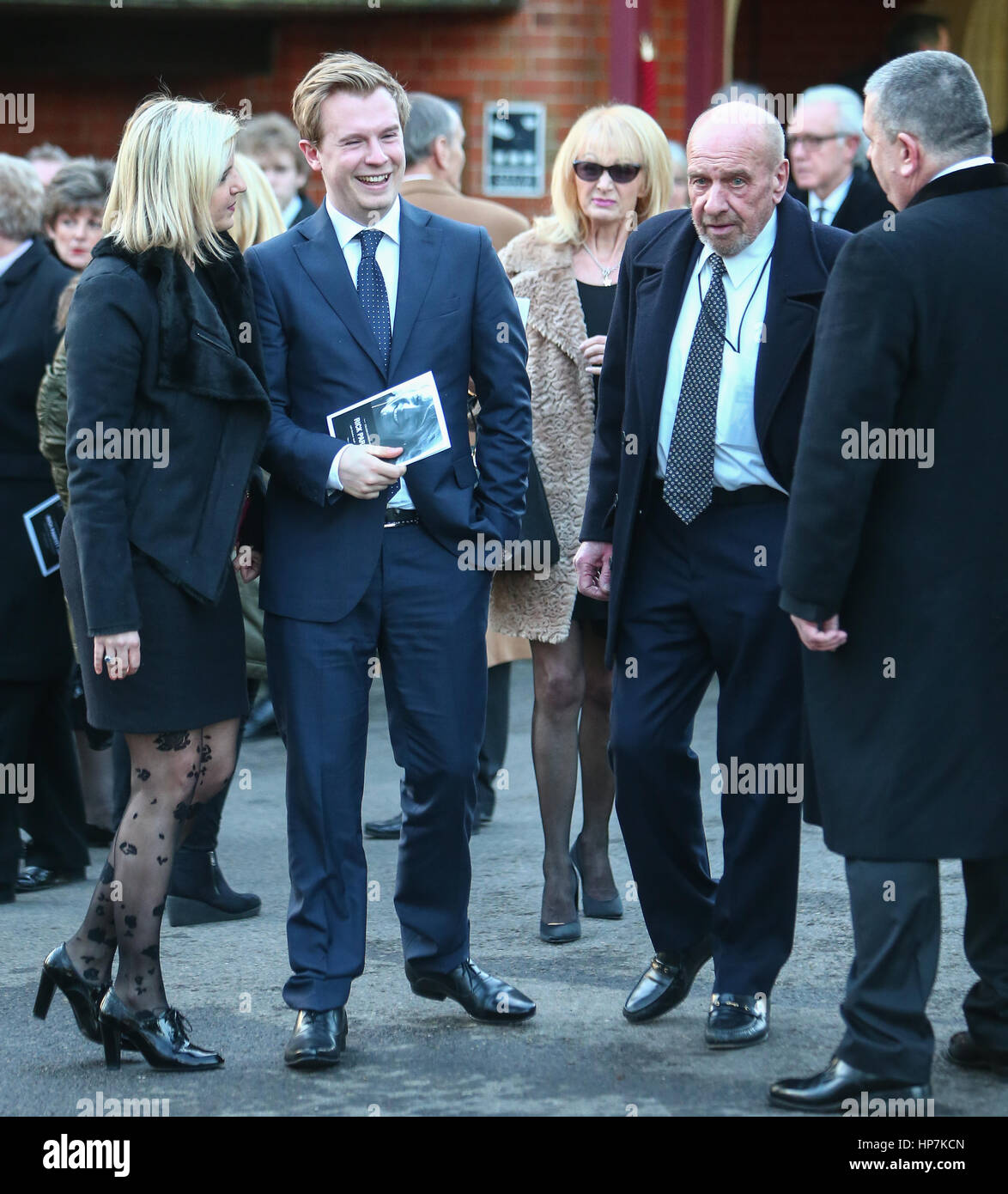 Die Beerdigung von Status Quo Gitarrist Rick Parfitt Woking Krematorium ...