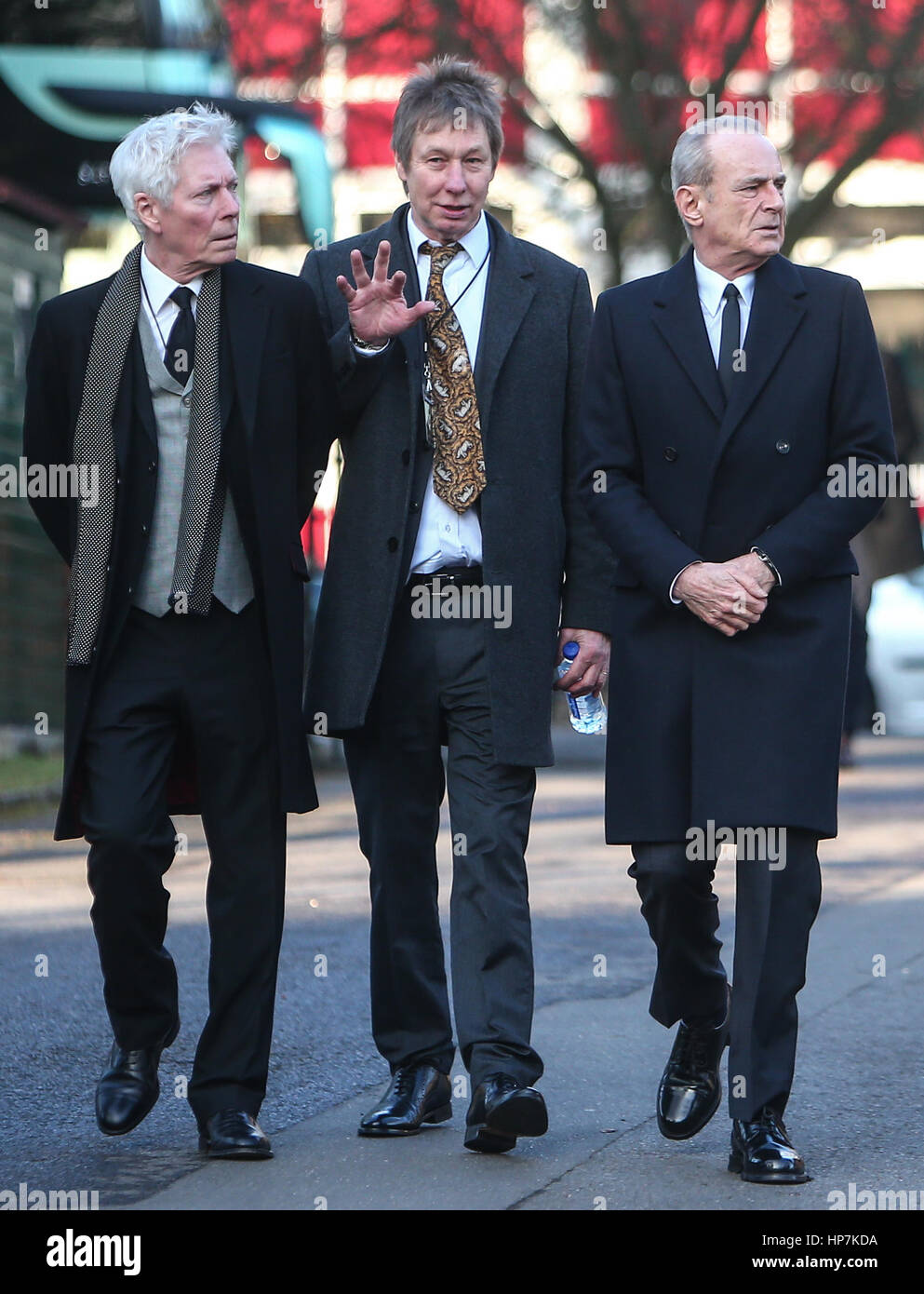 Die Beerdigung von Status Quo Gitarrist Rick Parfitt Woking Krematorium ...