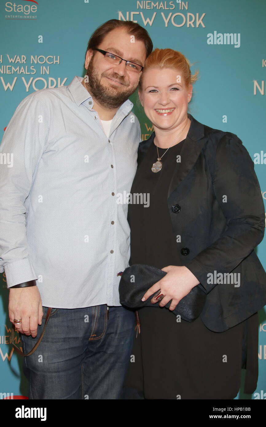 Premiere von ich habe nie nach New York "im Stage Theater mit: Anke ...
