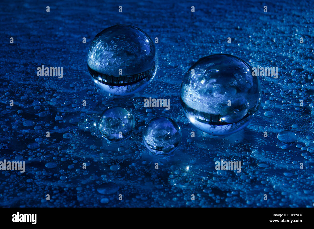 Murmeln und wasser -Fotos und -Bildmaterial in hoher Auflösung – Alamy